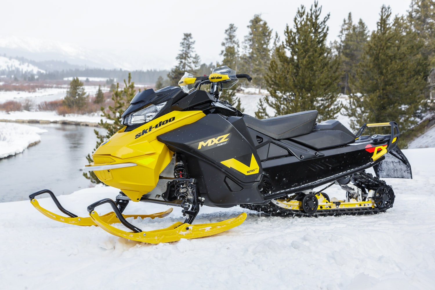 SKI-DOO MXZ NEO+ 2023 Essai - Passion Motoneige Magazine