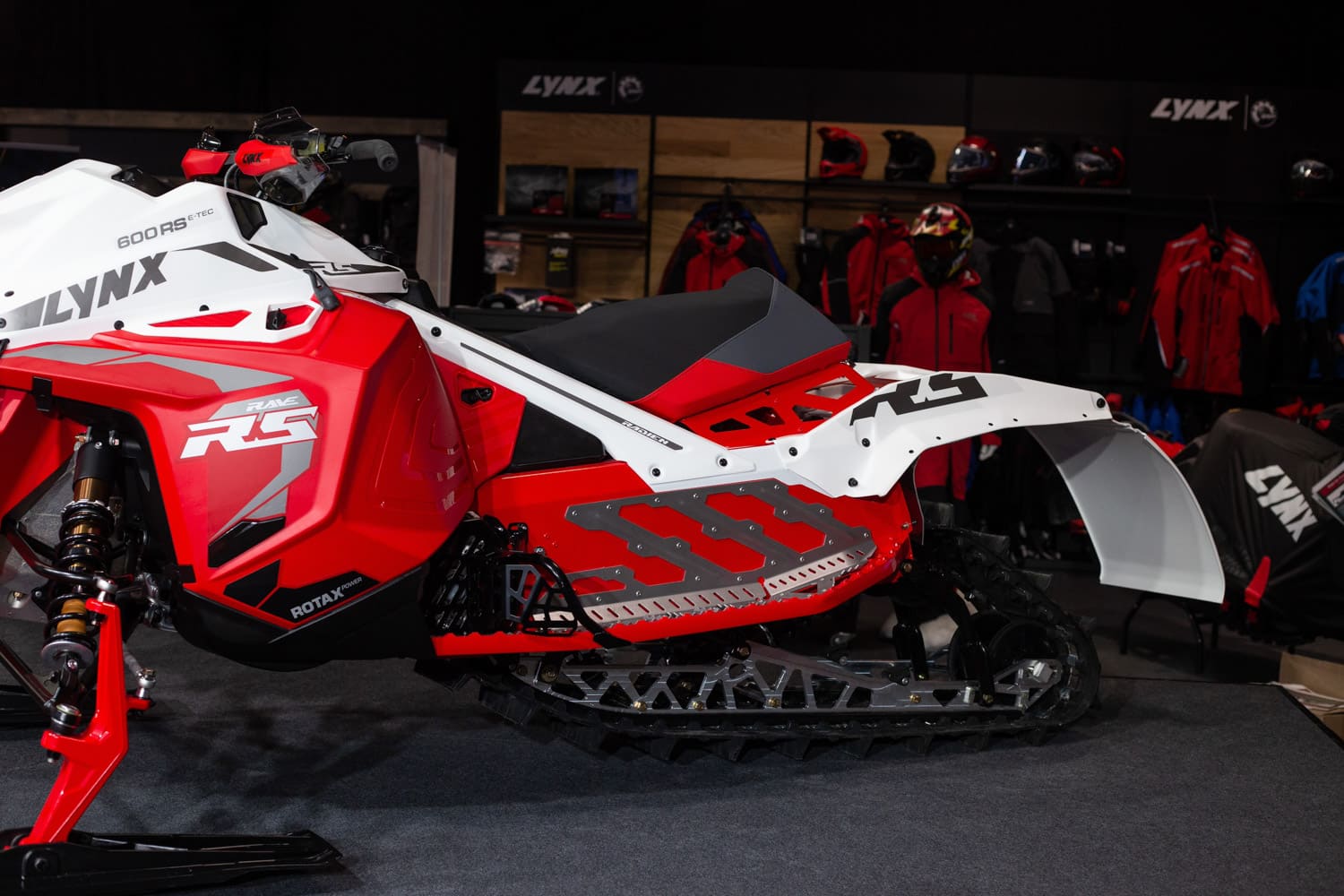 2024 Lynx Rave RS 600RS E-TEC - Passion Motoneige Magazine