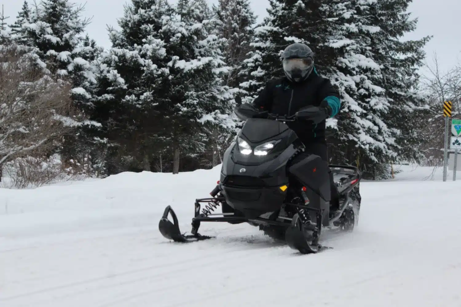 Essai de la Ski-Doo Backcountry XRS 850 2026, qui refuse de choisir ...